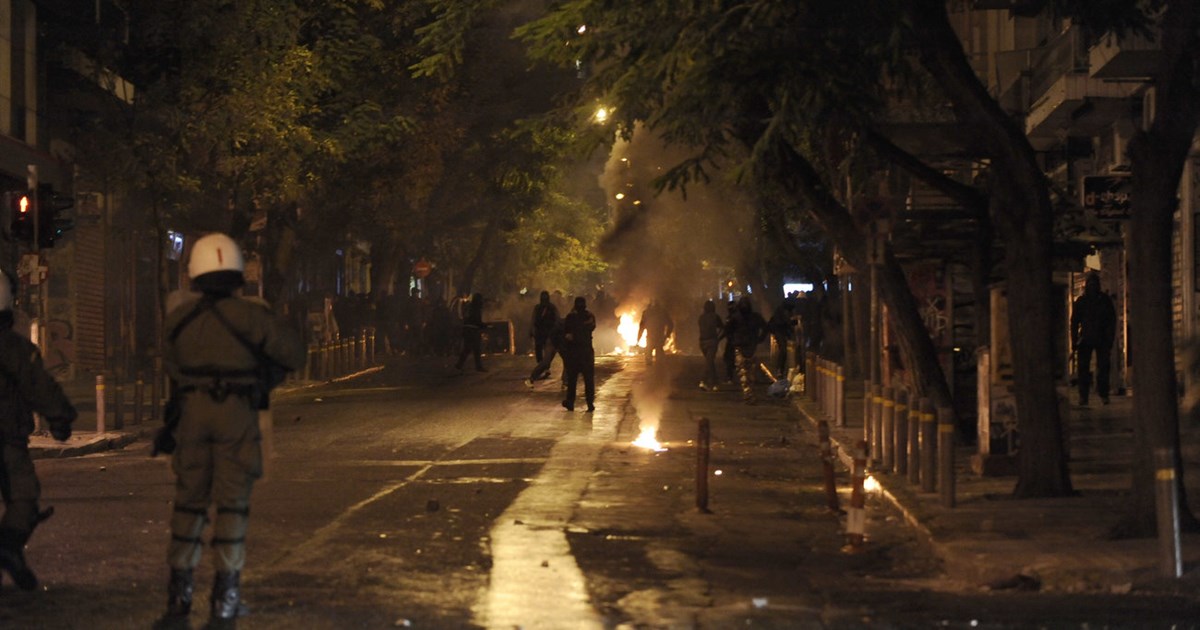 Επίθεση με μολότοφ σε διμοιρία των ΜΑΤ στα Εξάρχεια