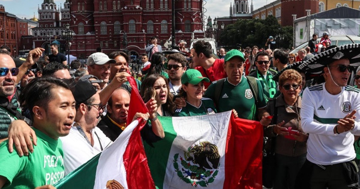 Οι φίλαθλοι απολαμβάνουν με ρωσικό τρόπο το Μουντιάλ