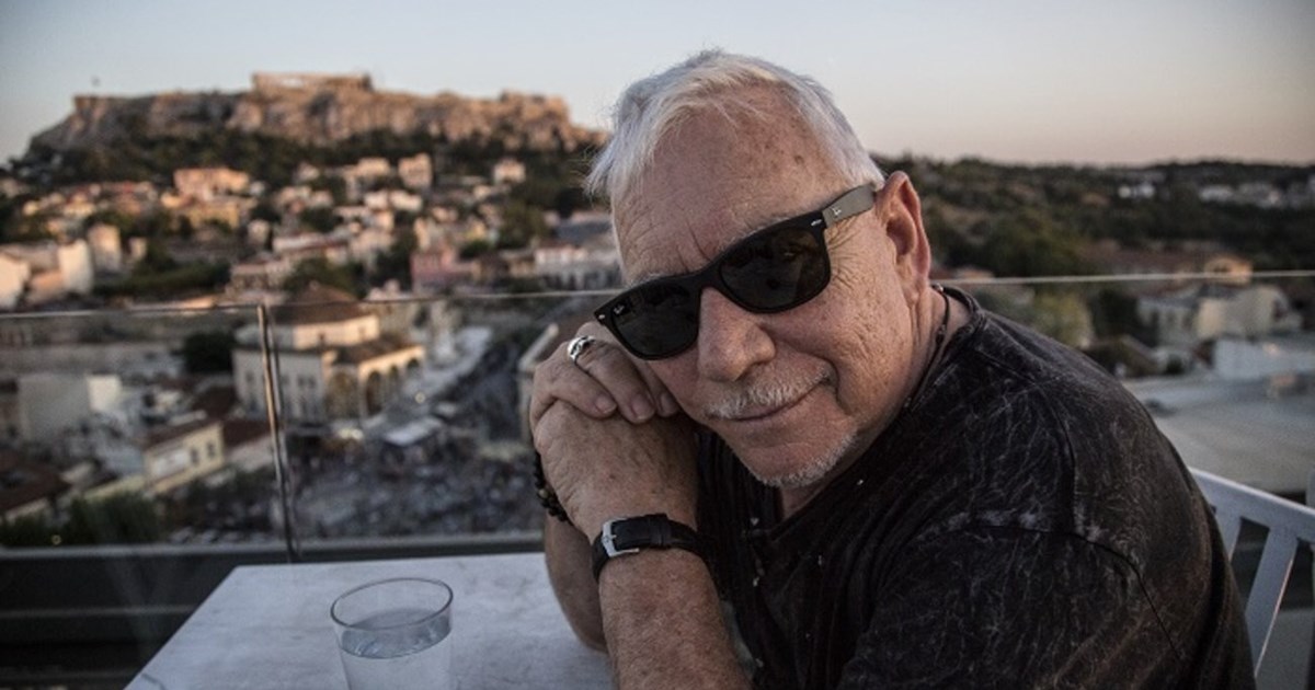 Ο γερόλυκος της ροκ Έρικ Μπάρτον στο Ηρώδειο τον Σεπτέμβριο ...