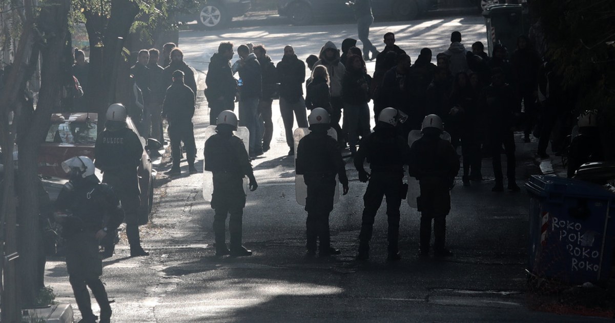 Επίθεση μέσα από την ΑΣΟΕΕ σε διμοιρία των ΜΑΤ | Ελλάδα Ειδήσεις
