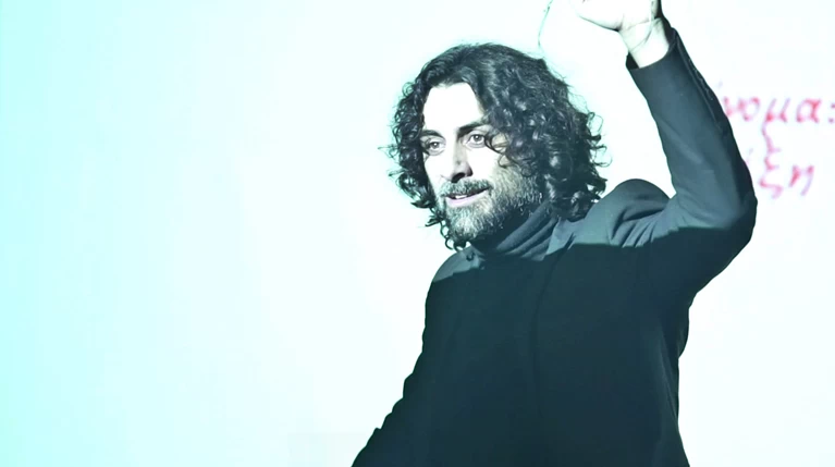 Ο Κώστας Γάκης υμνεί τις γυναίκες σε ένα καθηλωτικό έργο | Πολιτισμός ...